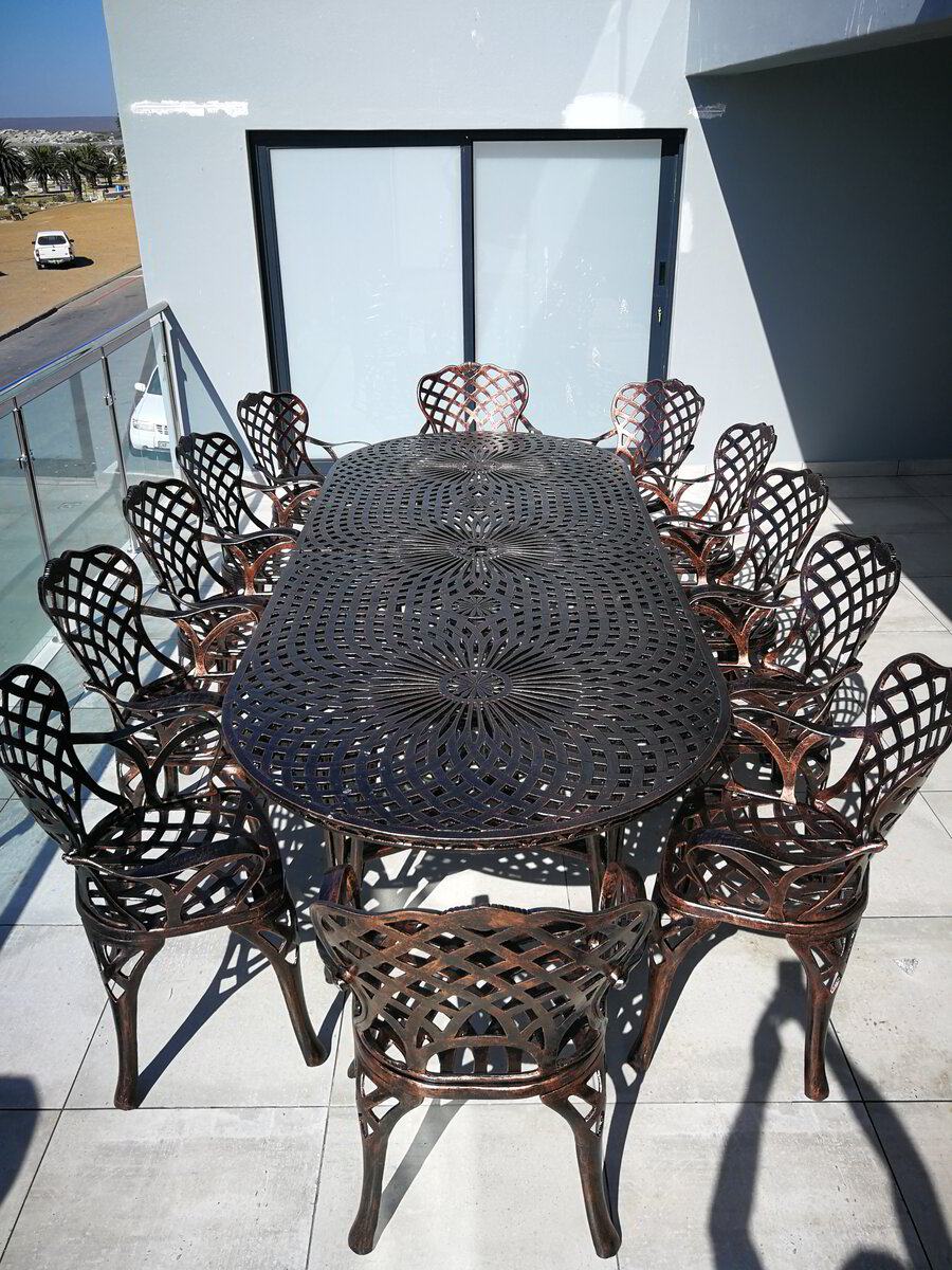 12-Seater King Crystal Set with 320x126cm oval Crystal table