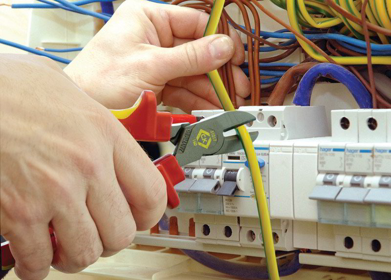 10 DIY Electrical Fails Requiring a Residential Electrician