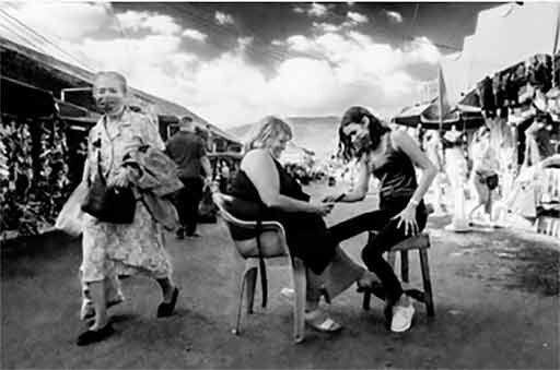 Tres by Alex Tona - El Salvador