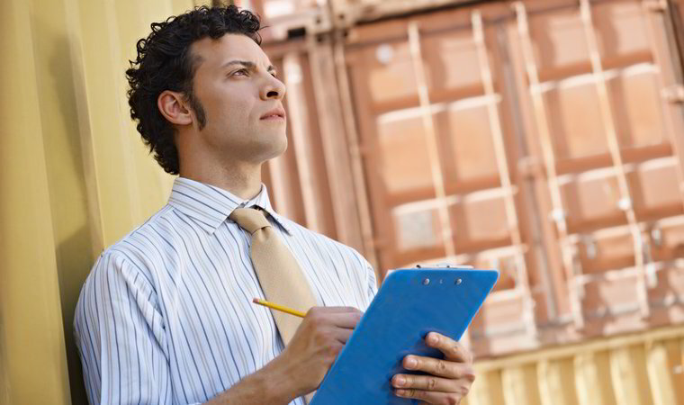 What are the roles of the freight forwarder and clearing agent?