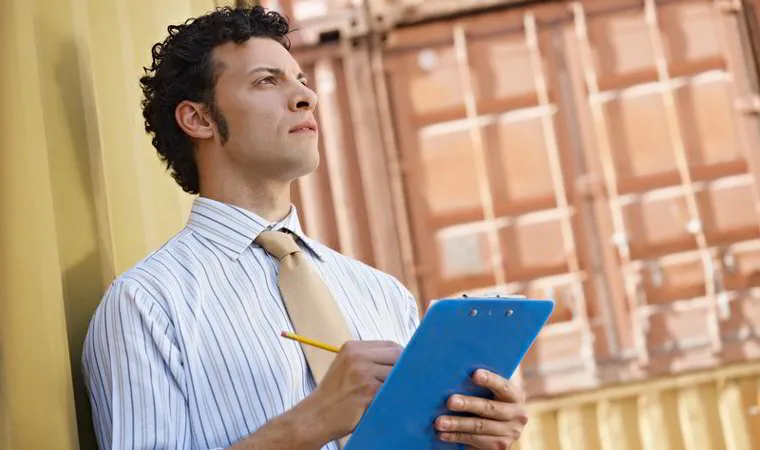 What are the roles of the freight forwarder and clearing agent?