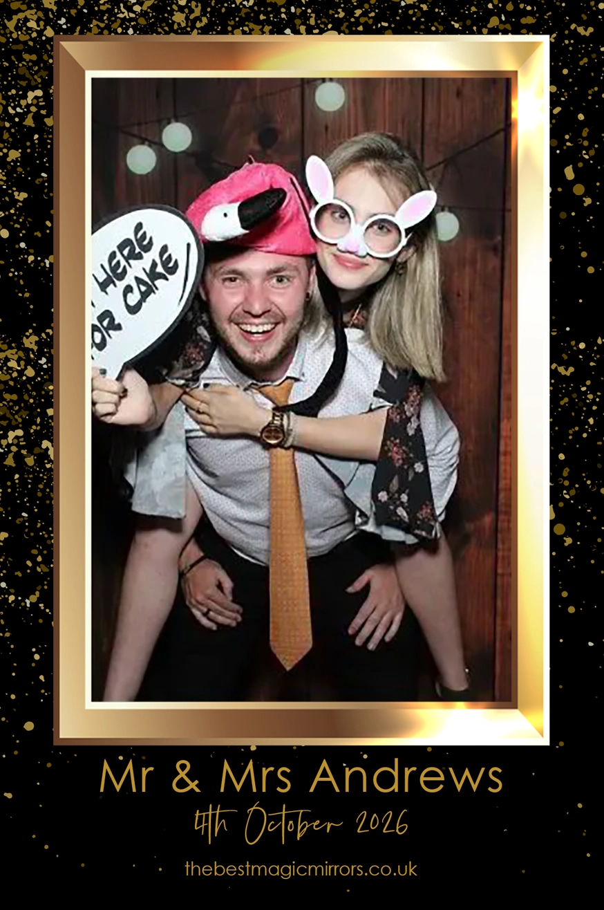 Wedding Photo Booth Design Options | The Best Magic Mirrors