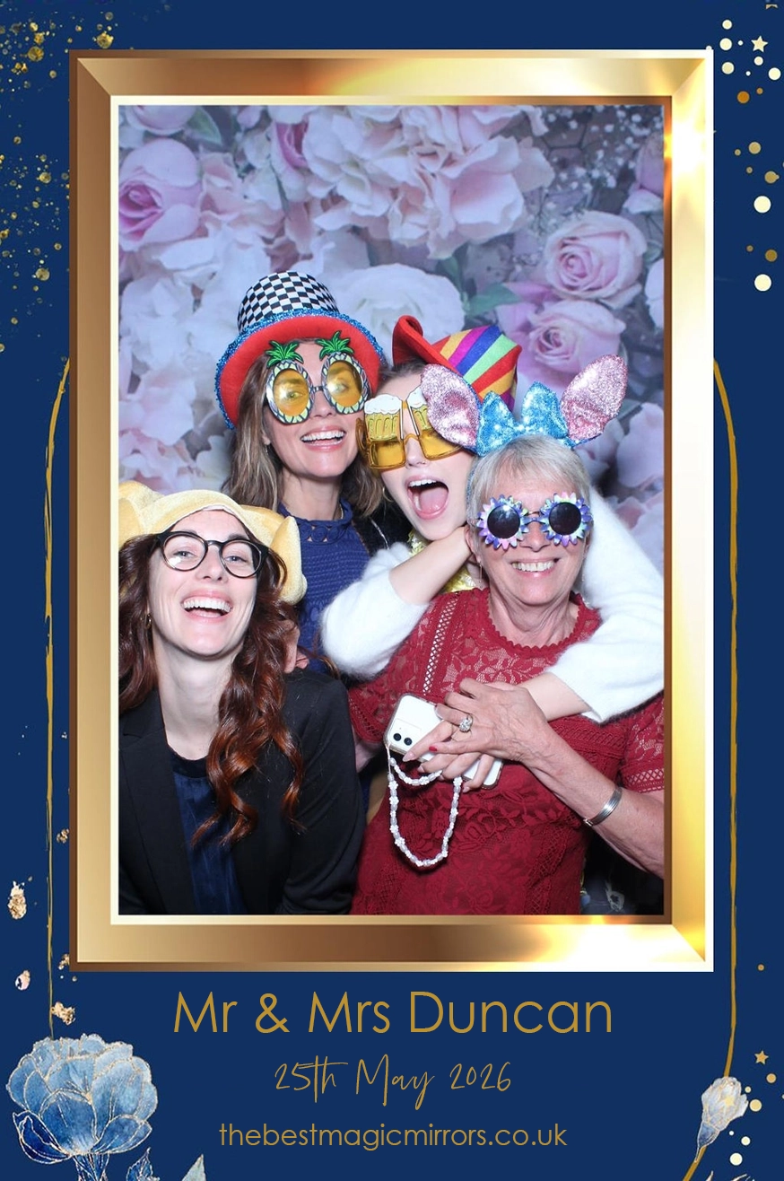 Wedding Photo Booth Design Options | The Best Magic Mirrors