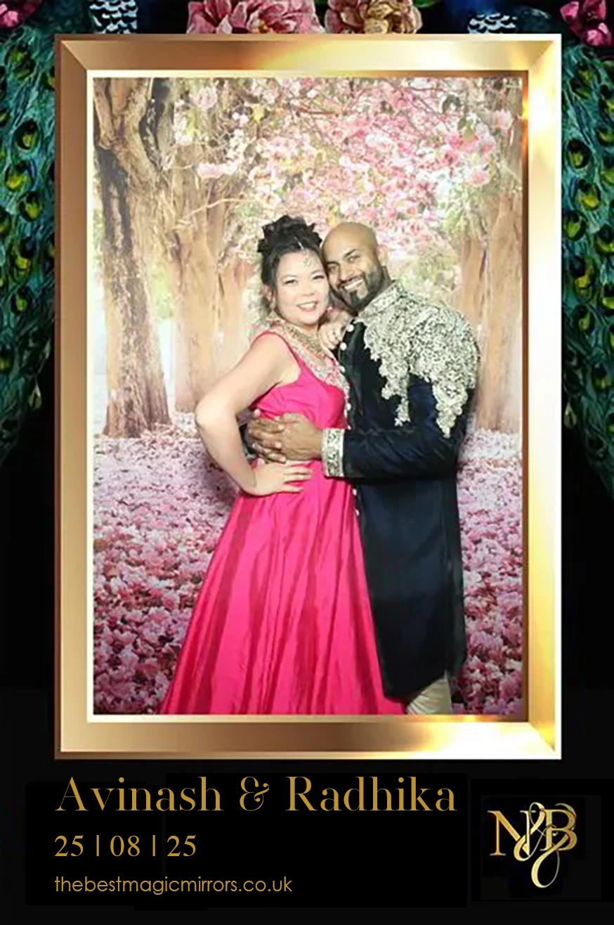 Wedding Photo Booth Design Options | The Best Magic Mirrors
