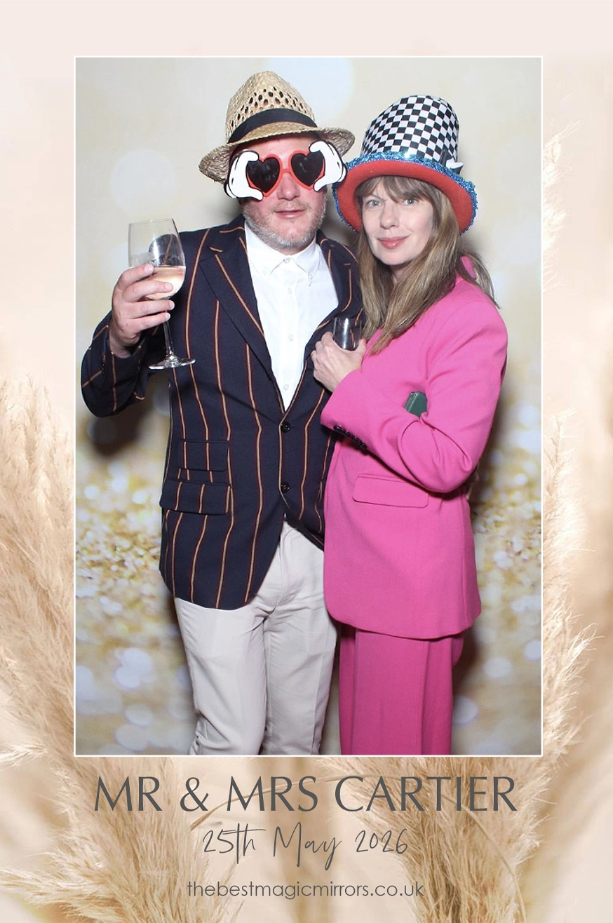 Wedding Photo Booth Design Options | The Best Magic Mirrors