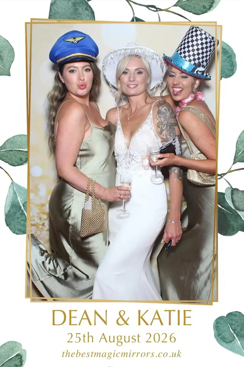 Wedding Photo Booth Design Options | The Best Magic Mirrors