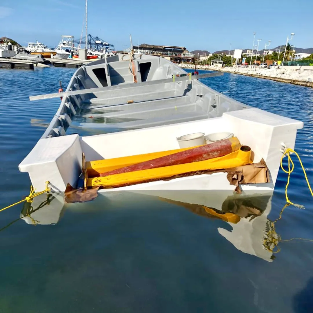 Flotabilidad incorporada para botes sin cubierta