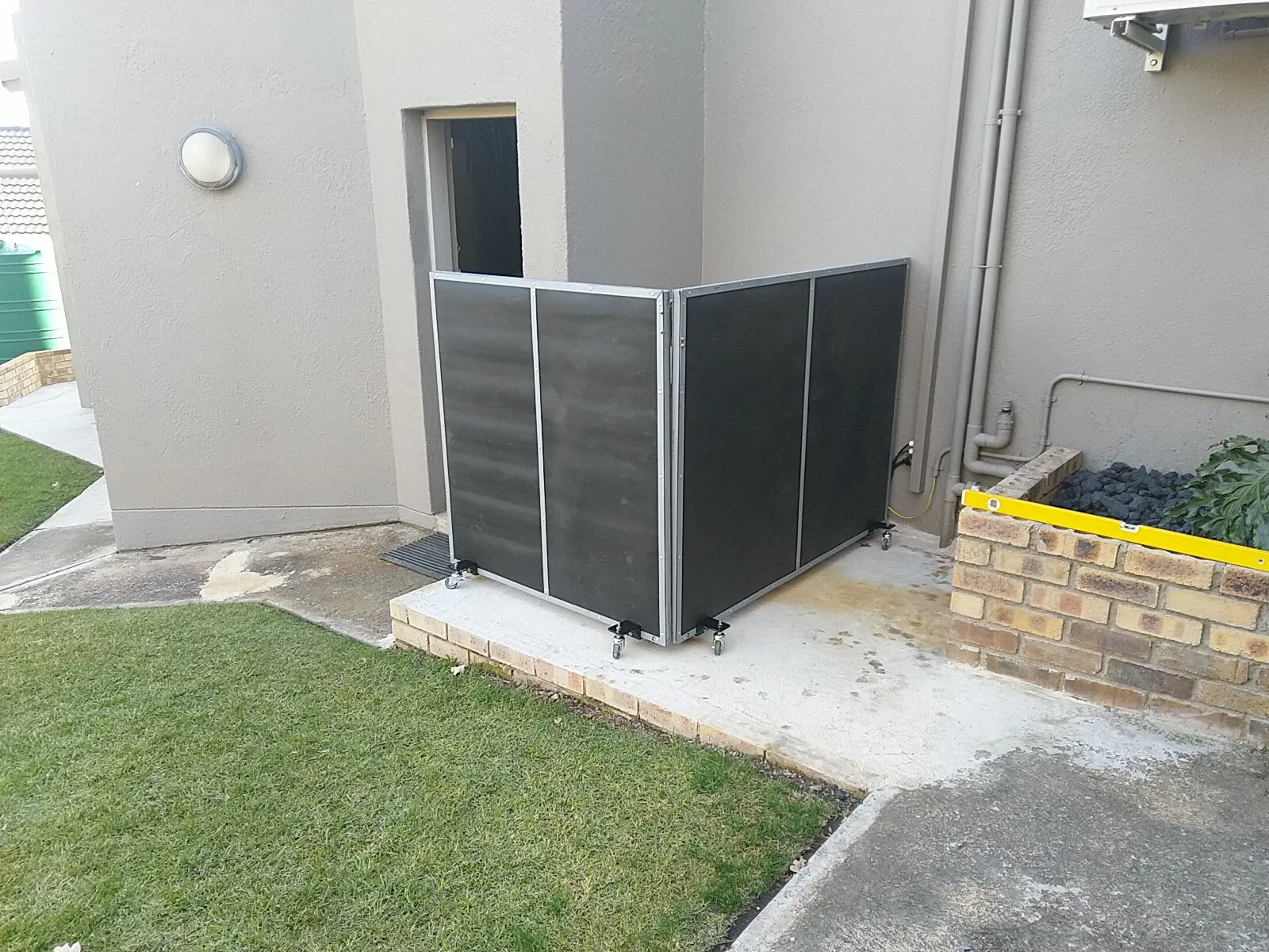 LF125 Slimline Noise Barrier Panels Provide Soundproofing Around Machinery