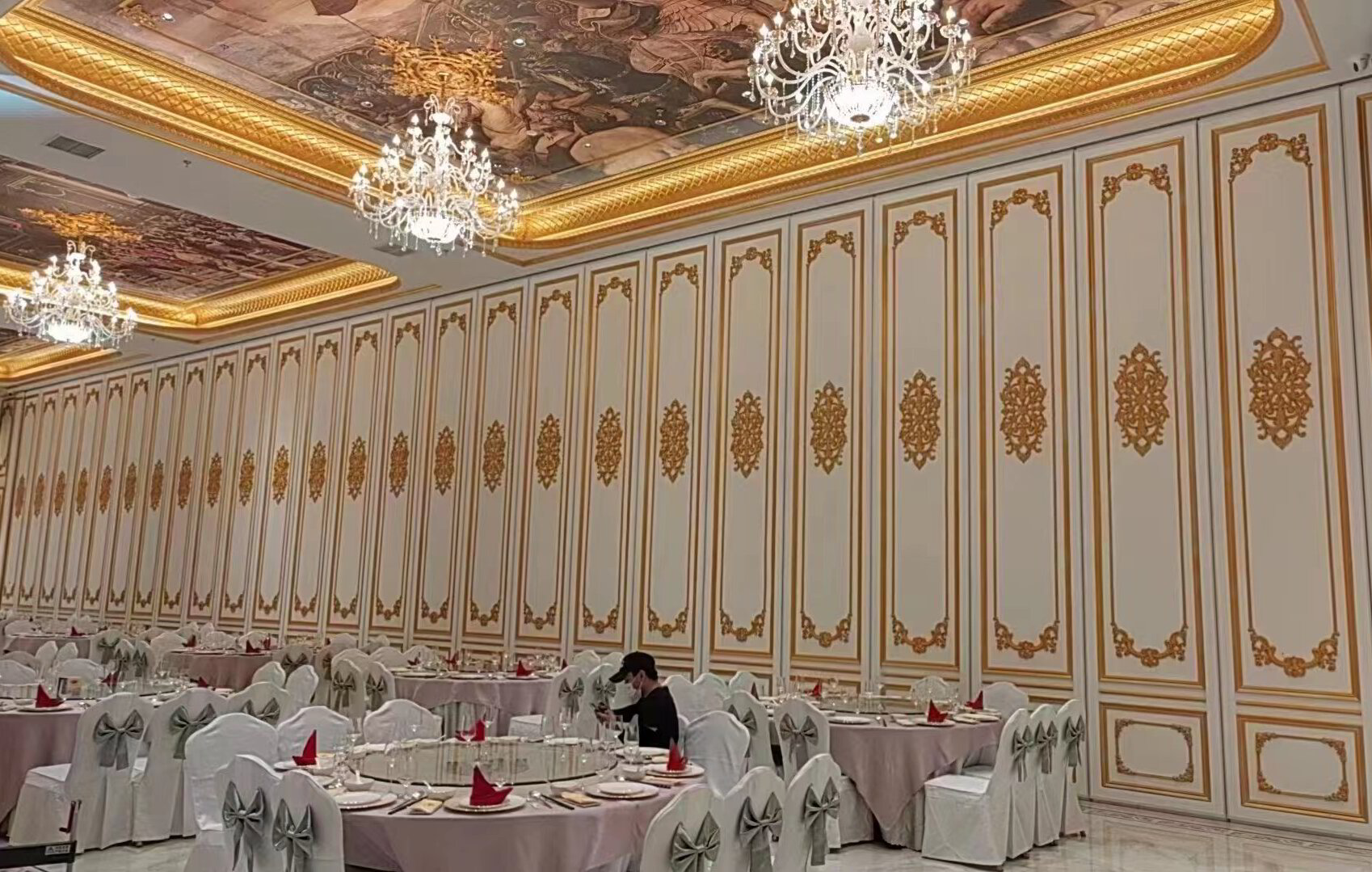 The Flexibility & Functionality of Acoustic Stacking Doors