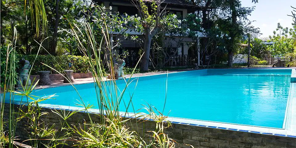 A Comprehensive Guide to Selecting the Right Swimming Pool Type
